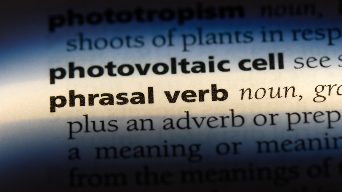 Phrasal verb CHECK OUT: aprenda a usar no inglês - Wizard Idiomas